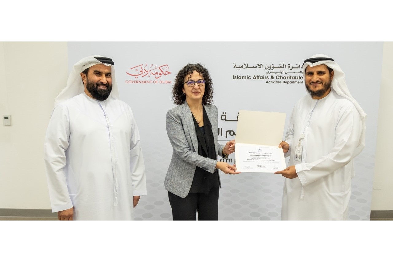 Islamic affairs in Dubai honors the winners of the competition to...