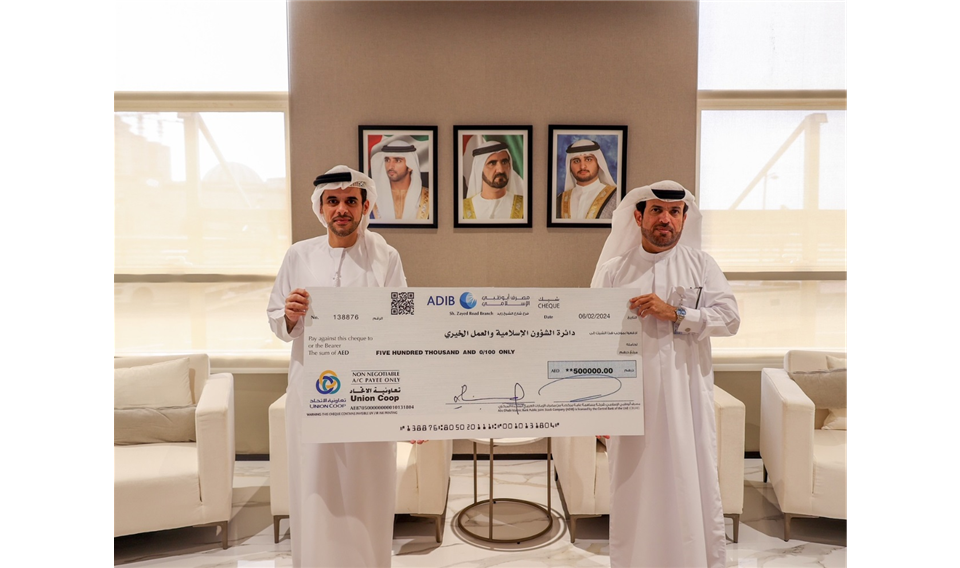 Islamic affairs in Dubai receives a cheque for AED 500 thousand...
