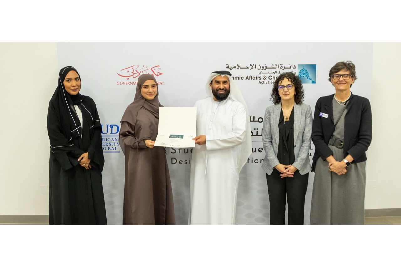 Islamic affairs in Dubai honors the winners of the competition to...